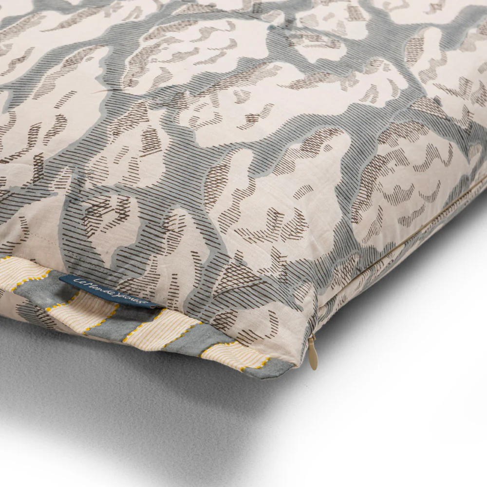 Coussin-nébuleuse- Le Monde Sauvage-key west - Summer Camp Home Equipment